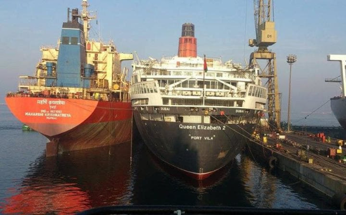 What Happened to the QE2? - HubPages