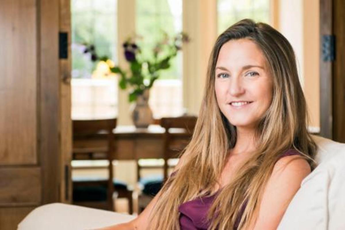 Book Review: Sidney Sheldon’s Chasing tomorrow - HubPages