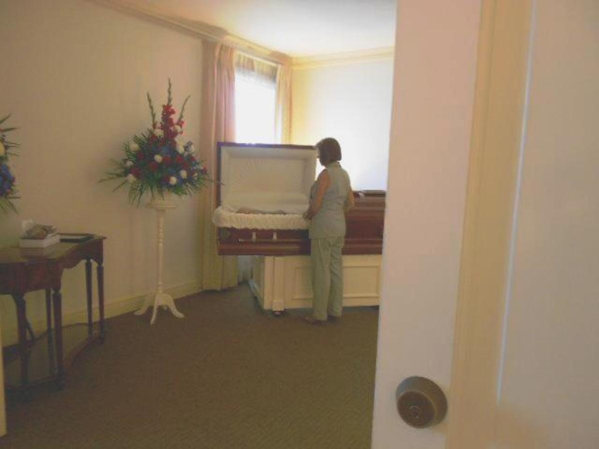 Etiquette for Funerals and Condolence Calls: Dos and Don'ts - HubPages