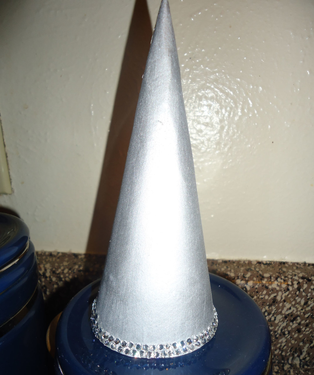 DIY Christmas Decor: Create a Sparkly Christmas Tree Cone - HubPages