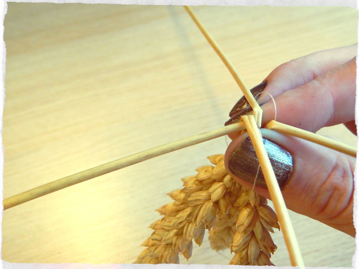 How to Make Your Own Corn Dolly: The Gentleman’s Favour - HubPages