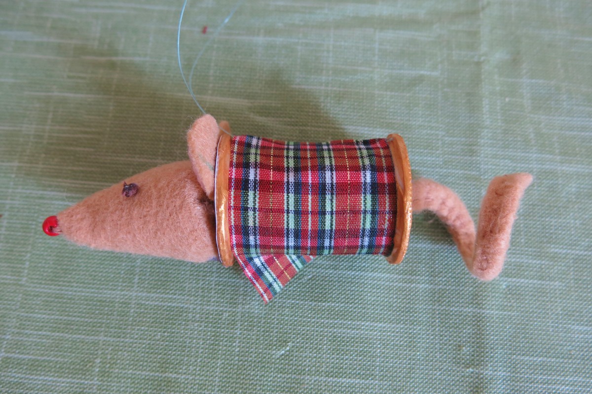 DIY Christmas Craft: Cute "Mouse in a Spool" Tree Decoration - HubPages