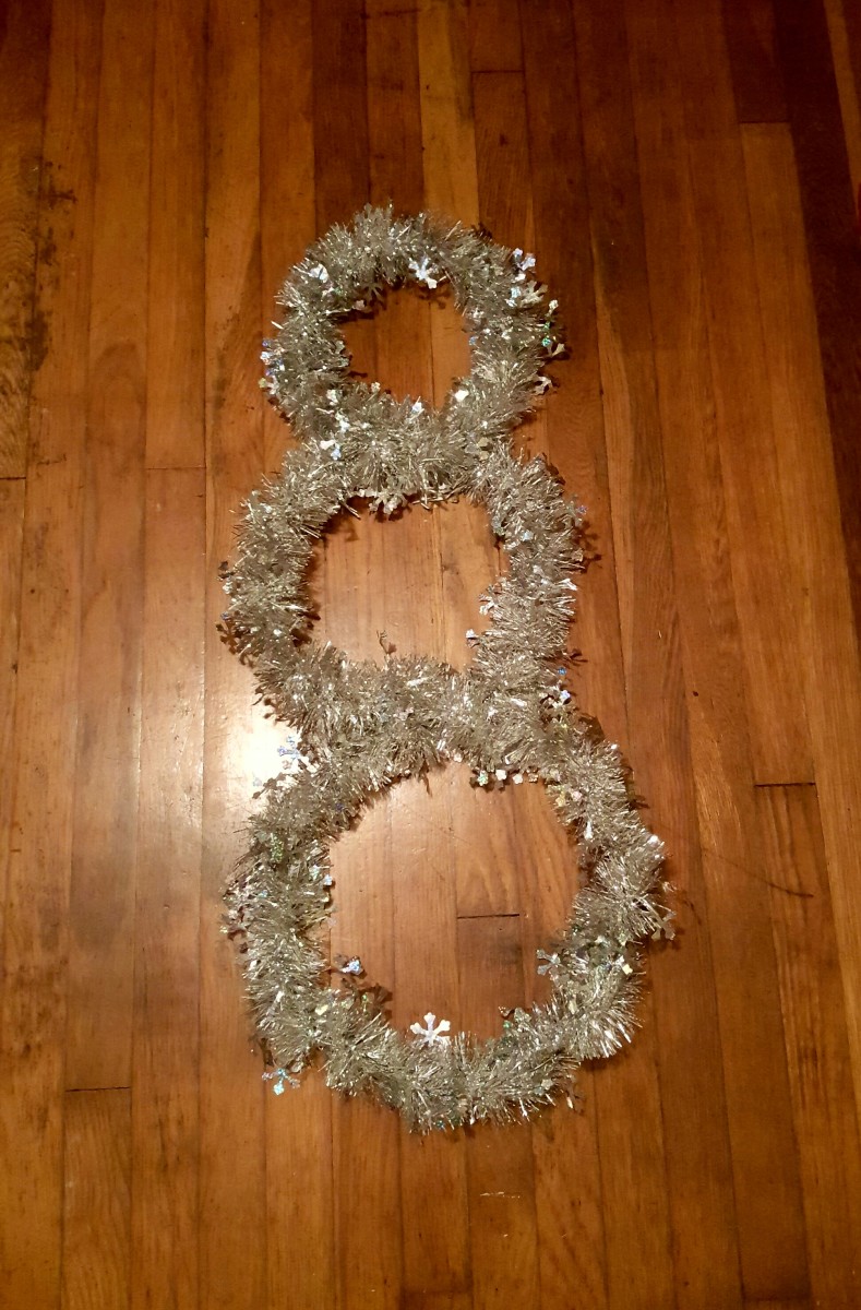 How to Make a Festive Snowman Wire Wreath - HubPages
