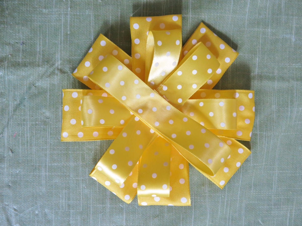 How to Make a Fancy Round Bow for Wreaths or Gift Wrapping - HubPages