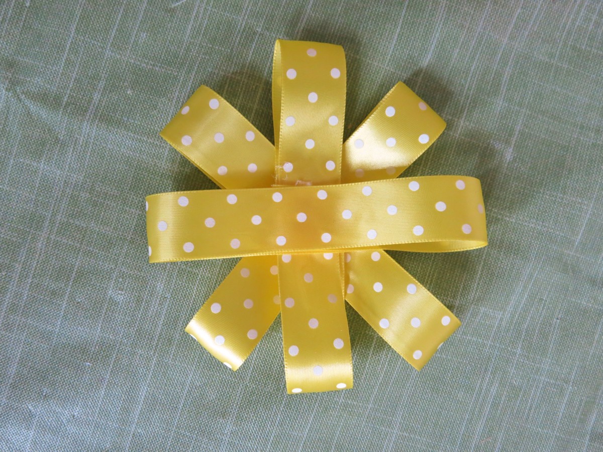 How to Make a Fancy Round Bow for Wreaths or Gift Wrapping - HubPages