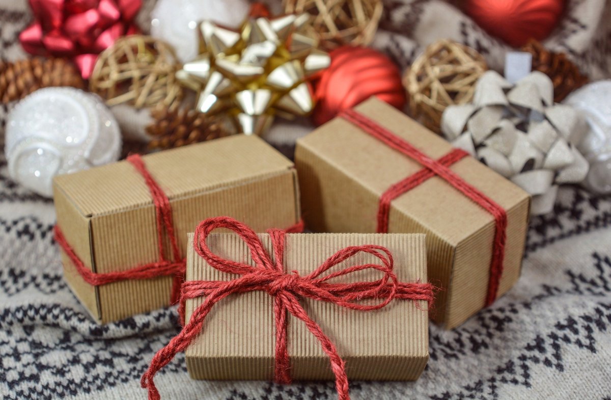 7 Benefits of Giving During the Christmas Season - HubPages
