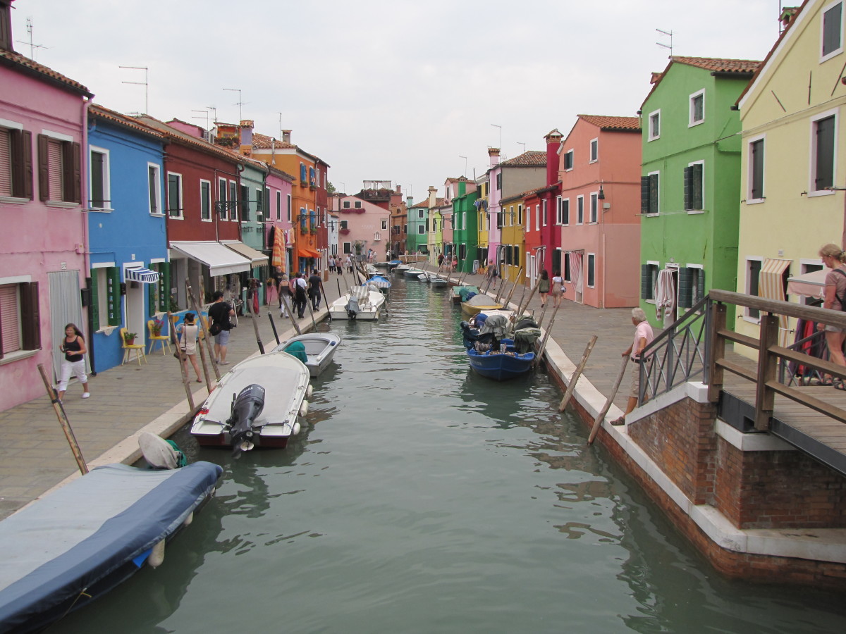 Visiting Venice's Colorful Burano Island - HubPages