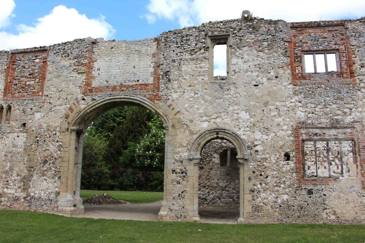 The Adventures of a 21st-Century Neurotic in Medieval Norfolk - HubPages