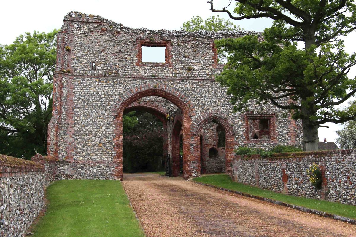 English Heritage in West Norfolk: Ancient Buildings History Tour - HubPages