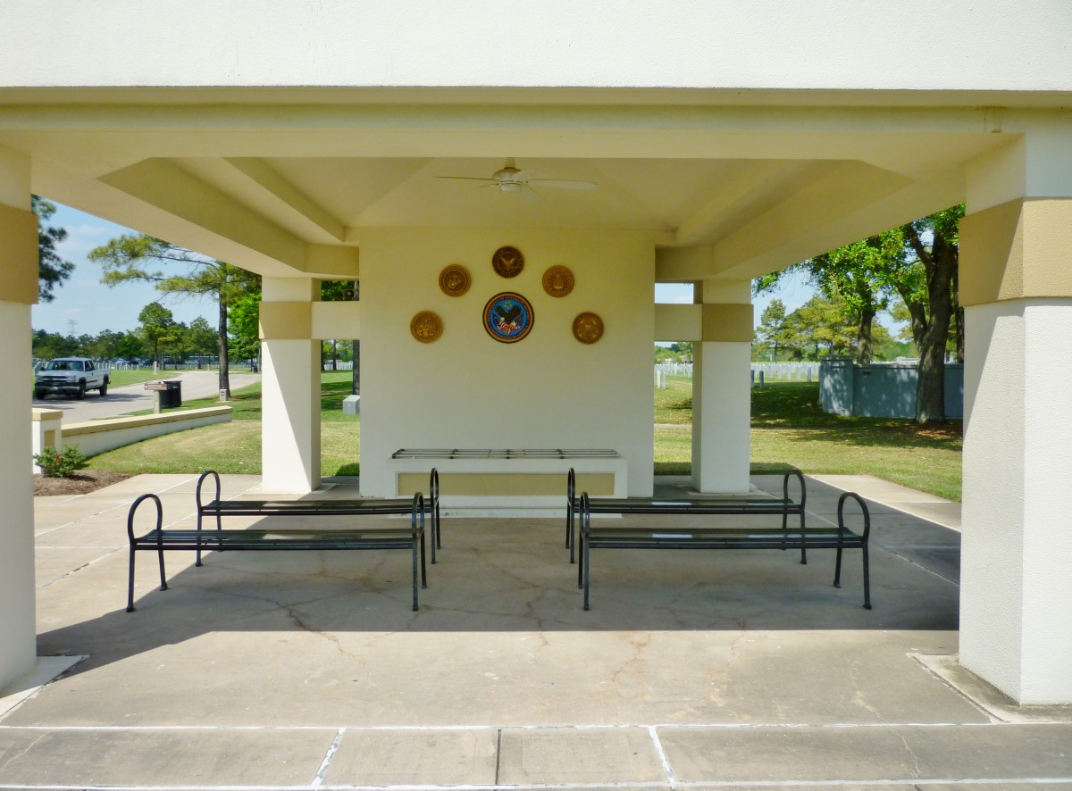 Visiting the Stunning Houston National Cemetery and Hemicycle - HubPages