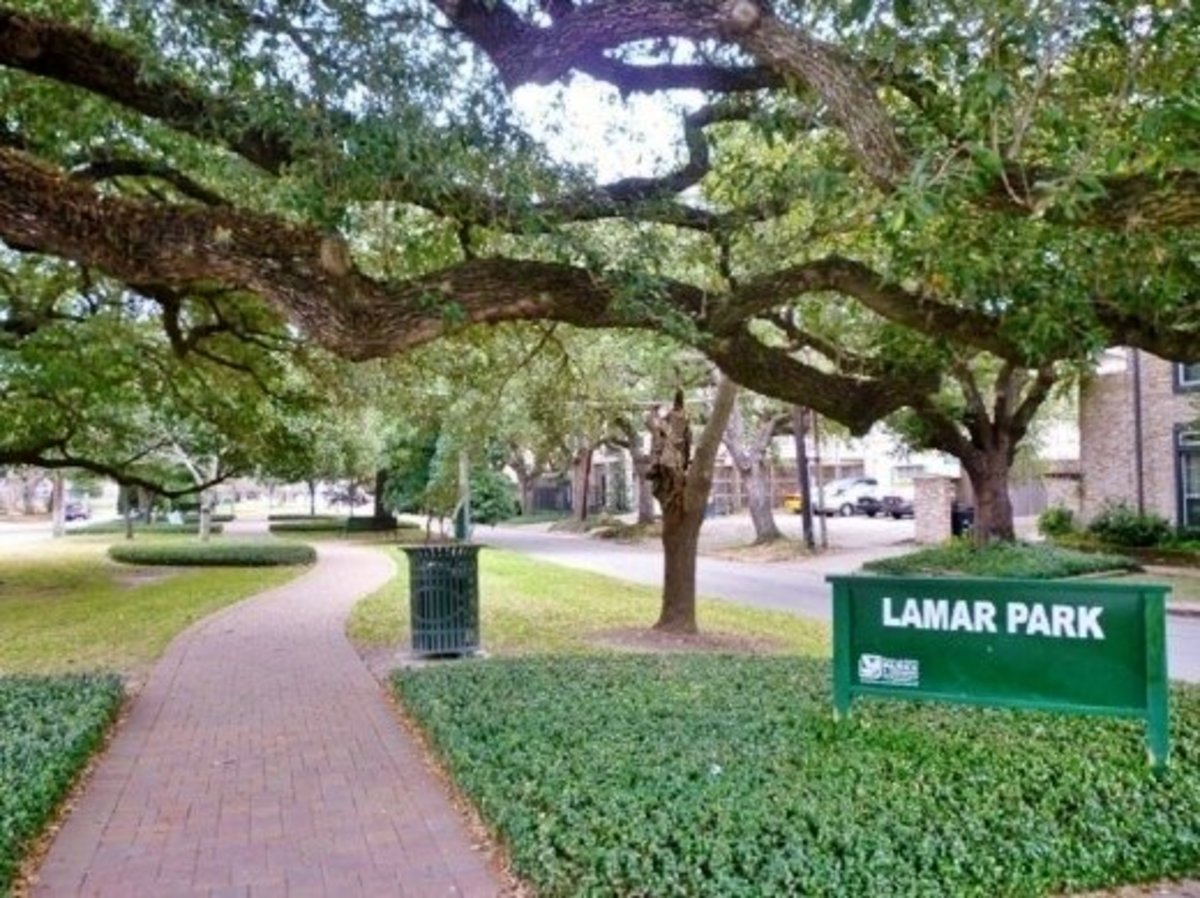 Antique Dolphin Fountain in Houston’s Lamar Park - HubPages