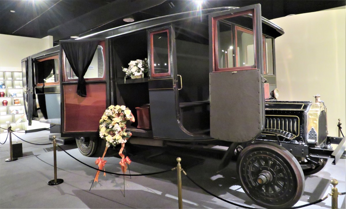 Visit an Eye-Popping Hearse Museum in Houston, Texas - HubPages