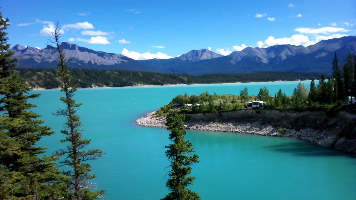 10 Most Amazing Lakes in the World - WanderWisdom