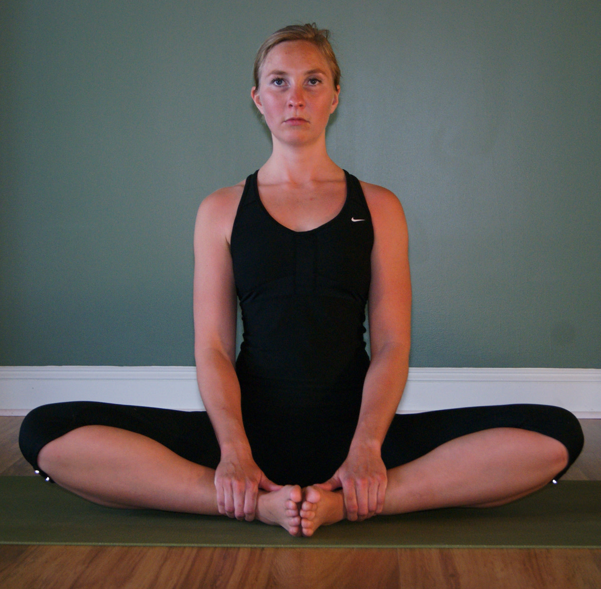 Easy Yoga Poses for Beginners and Home Practice - HubPages