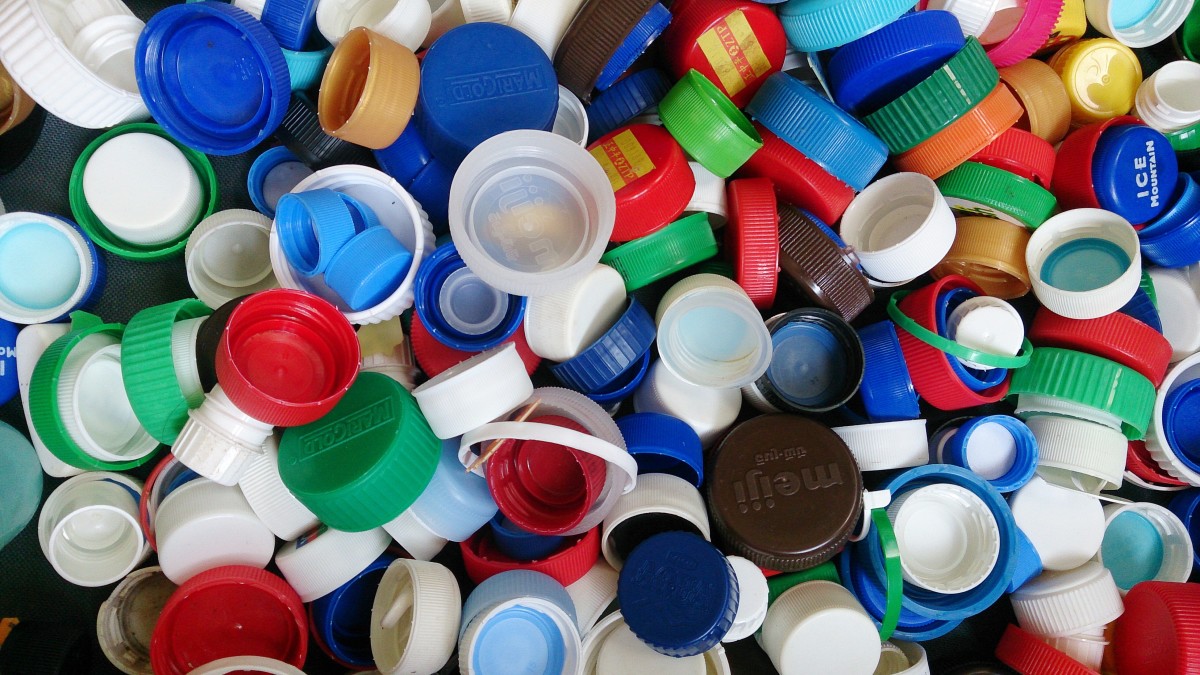 microplastics-ocean-pollution-and-effects-on-marine-life-soapboxie