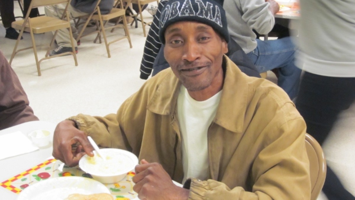 Community Service: Benefits of Volunteer Work Feeding the Hungry - HubPages