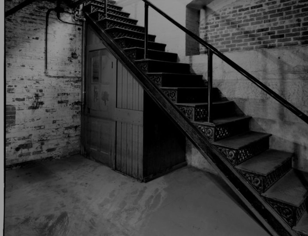 The Haunting of Estate Estremita: Introducing Larry Otis - Chapter 3 ...