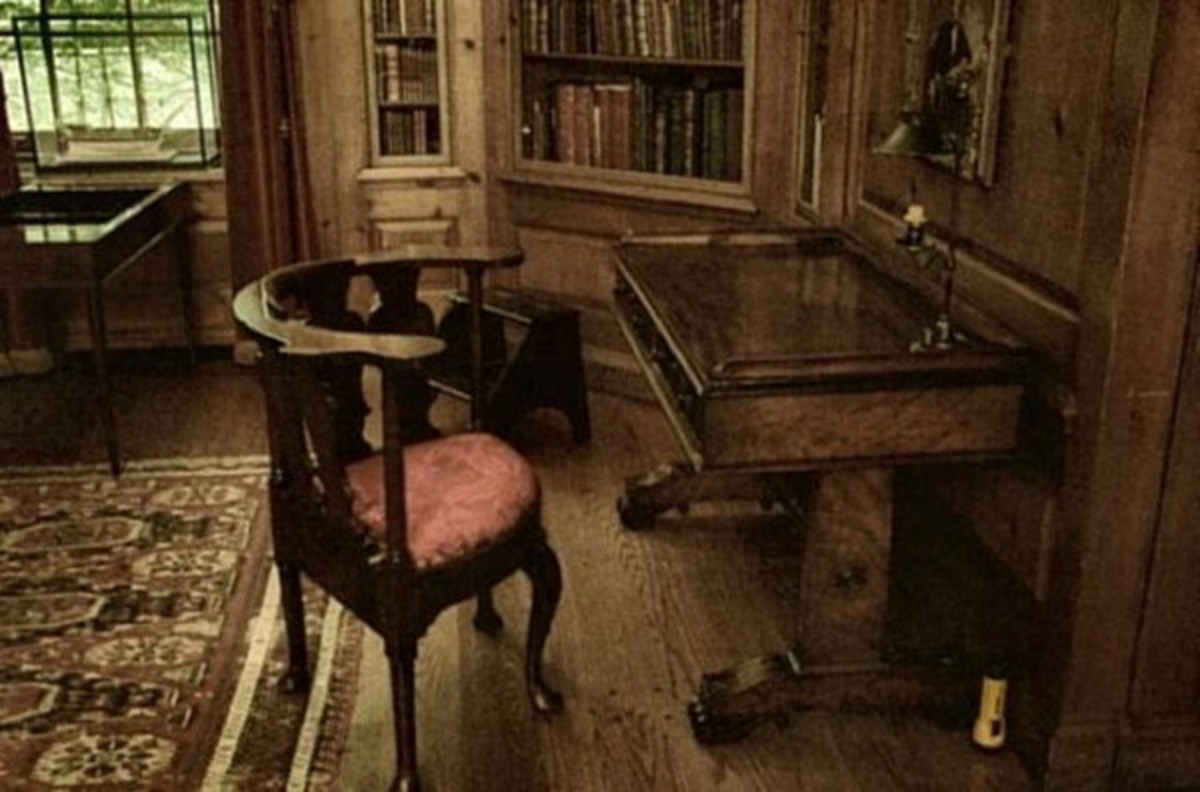 Poem - The Raven - Inspired by Edgar Allen Poe - HubPages