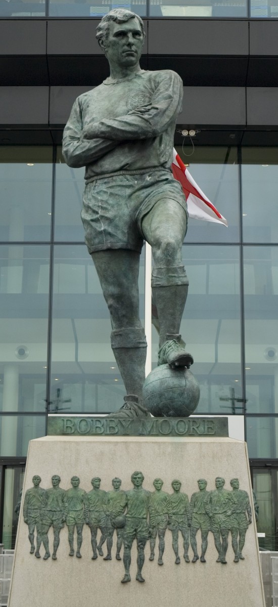 Top 11 English Football Players' Statues - HubPages