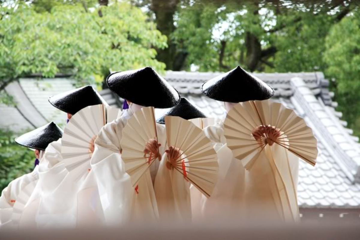 Japan revisited: traditions survive like memoirs of a geisha - HubPages
