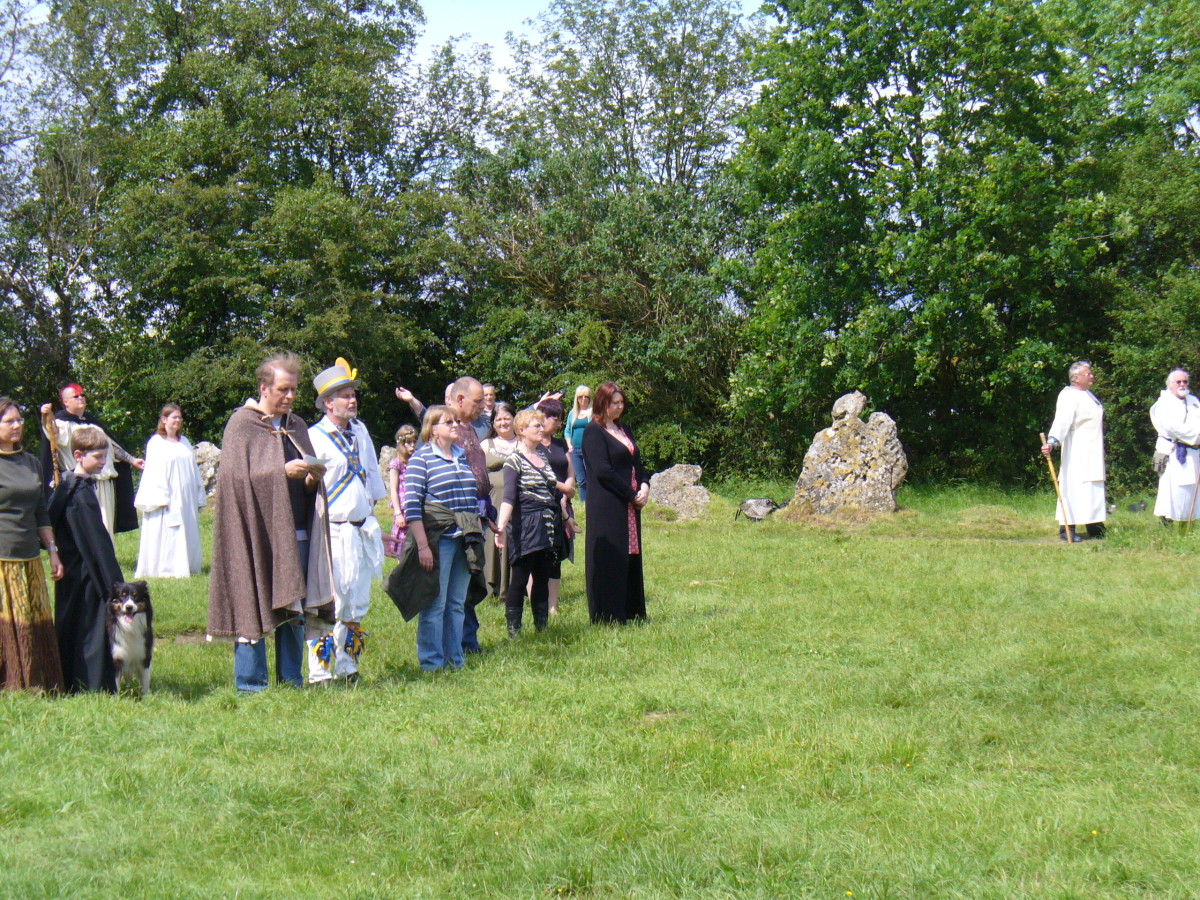 Druid Ceremony: Summer Solstice at the Rollright Stones - HubPages