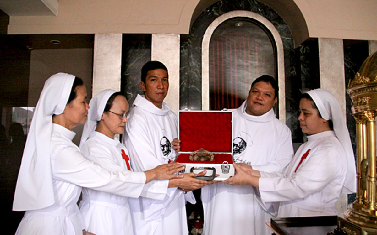 Close Encounter of the Relic Kind - St. Camillus' Heart Relic - HubPages