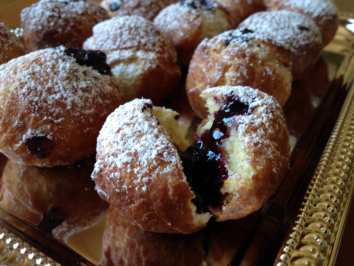 Homemade Sufganiyah Holes with Fresh Blueberry Filling - HubPages