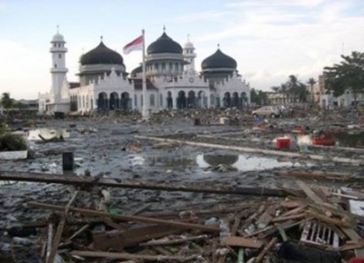 Miracle.. Mosque still stands, after the Tsunami 2004 - HubPages