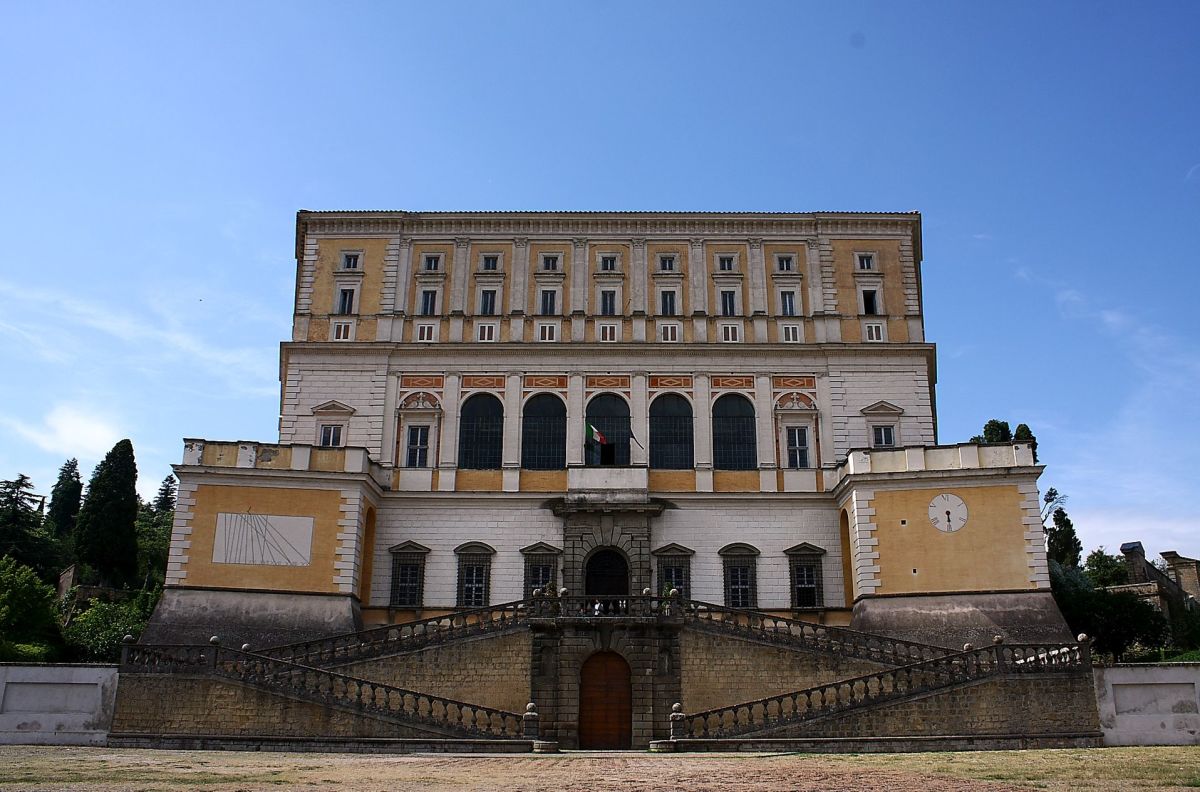 Palazzo Farnese: a Papal Family and their Majestic Palaces in Rome ...