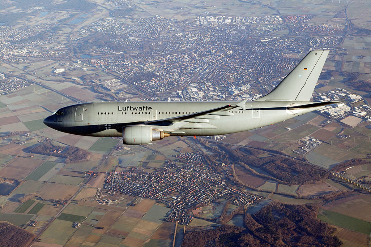 Top 12 Fastest and Biggest Aerial Refueling Aircraft in the World ...