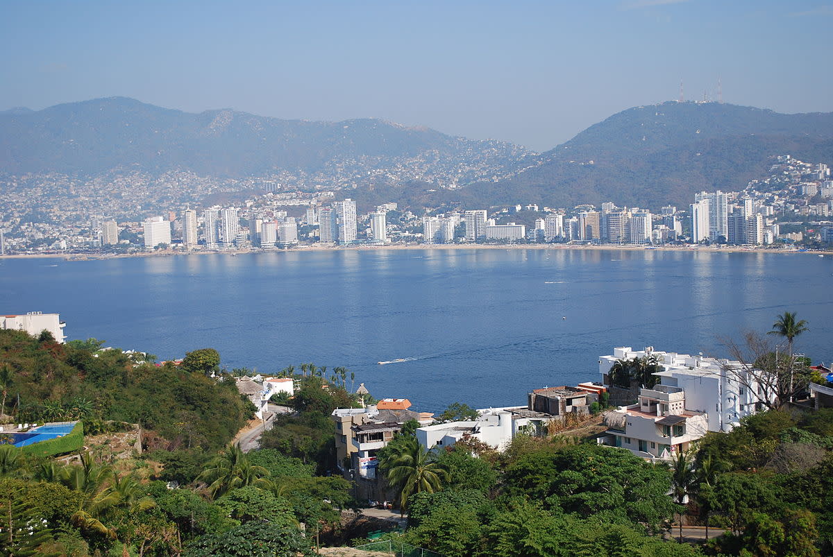 Acapulco Cliff Divers and Their Daring Feats - HubPages