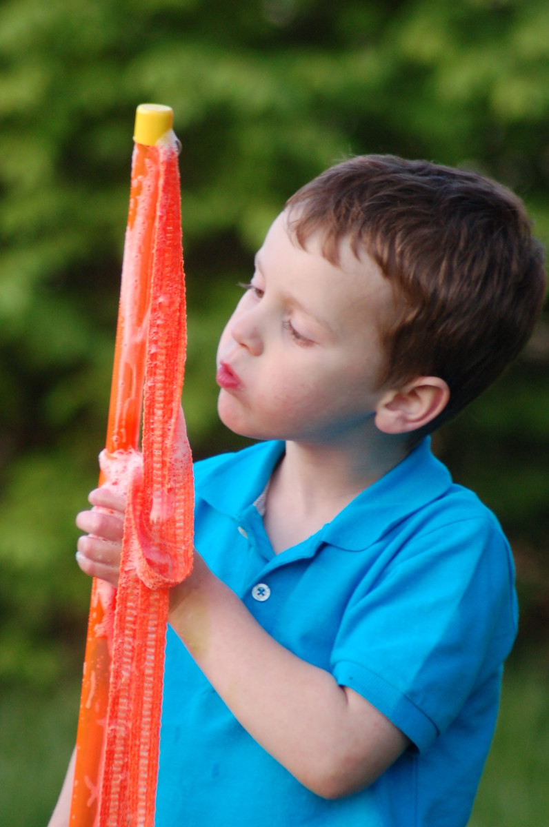 How To Make Homemade Bubble Solution Without Glycerin Recipe With Ideas For Giant Bubble 