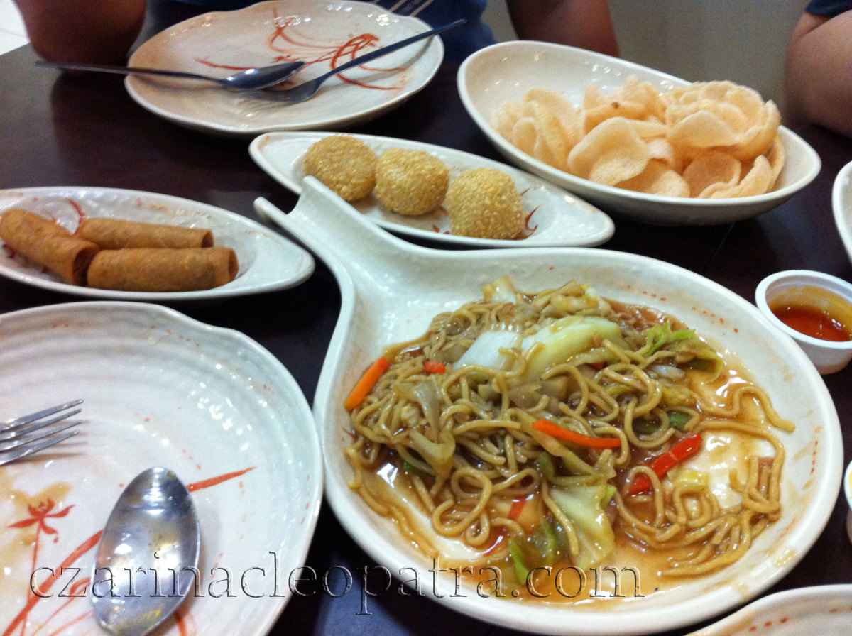 Popular Filipino Chinese Dishes: How to Cook Siomai Pancit Lumpia ...