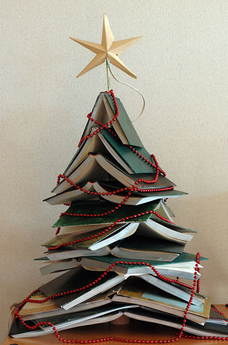 Bookworm Christmas Decor - HubPages