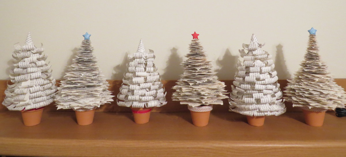 Bookworm Christmas Decor - HubPages