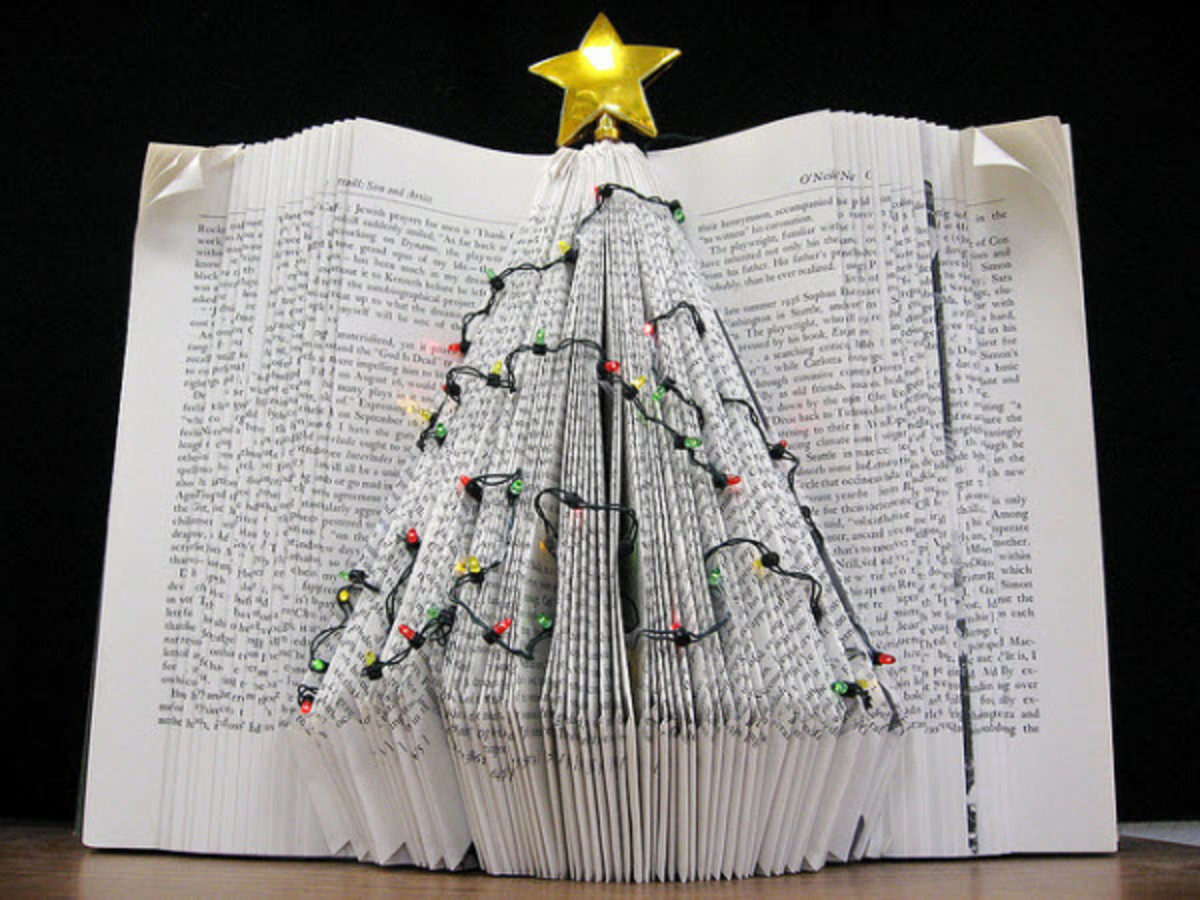 Bookworm Christmas Decor - HubPages