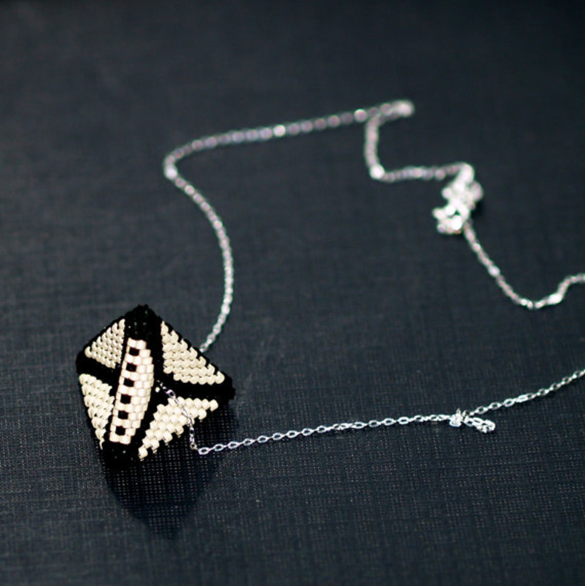 Beaded Peyote Triangles: Part II: More Ideas, Patterns, and Stunning ...