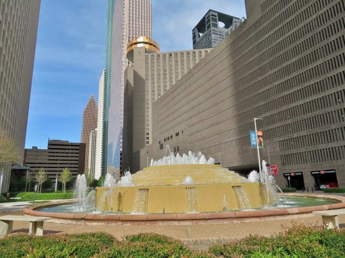 Bob and Vivian Smith Fountain in Downtown Houston - HubPages