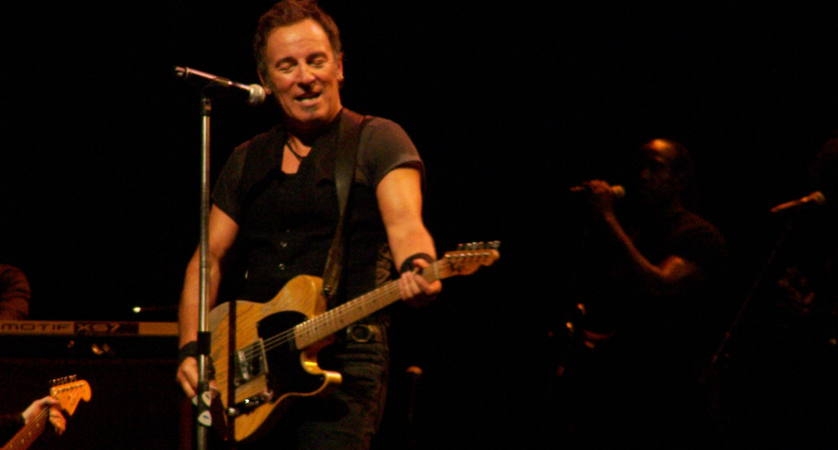 The Fender Telecaster: Country Twang to Indie Rock, is the Original ...