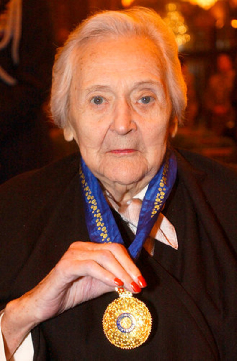 Nancy Wake: The Most Decorated Female Spy of World War II - HubPages