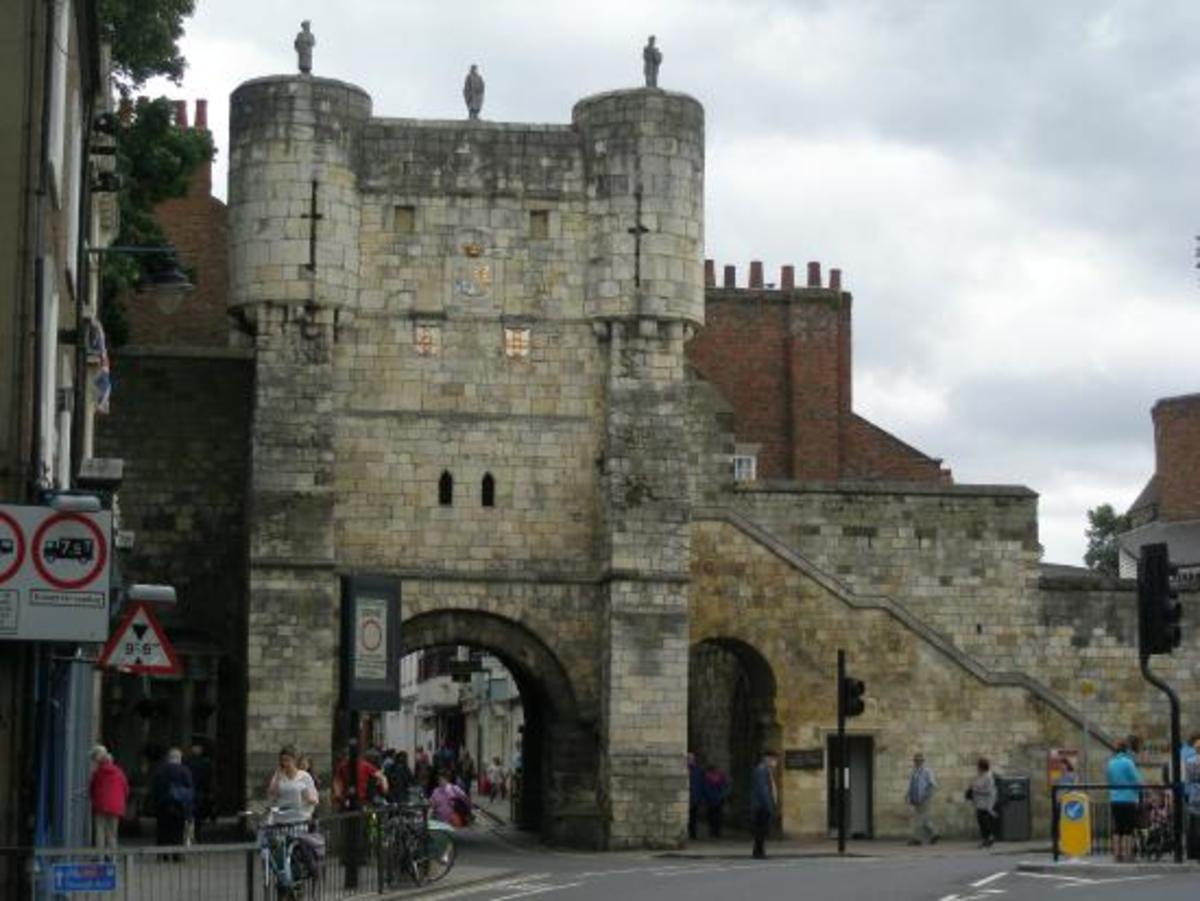 Travel North - 59: Another Side of York - Tour the Walls - HubPages
