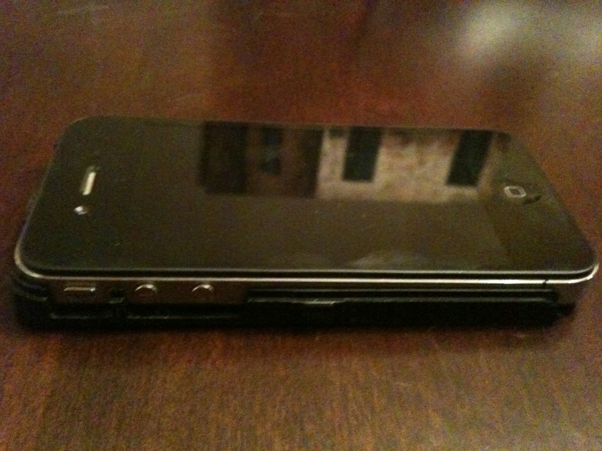 Put On and Remove OtterBox Defender for iPhone 4 / 4S - HubPages