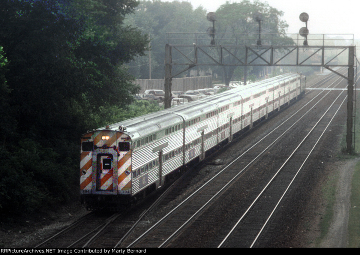The History of Burlington Northern E's in Commuter Service - HubPages