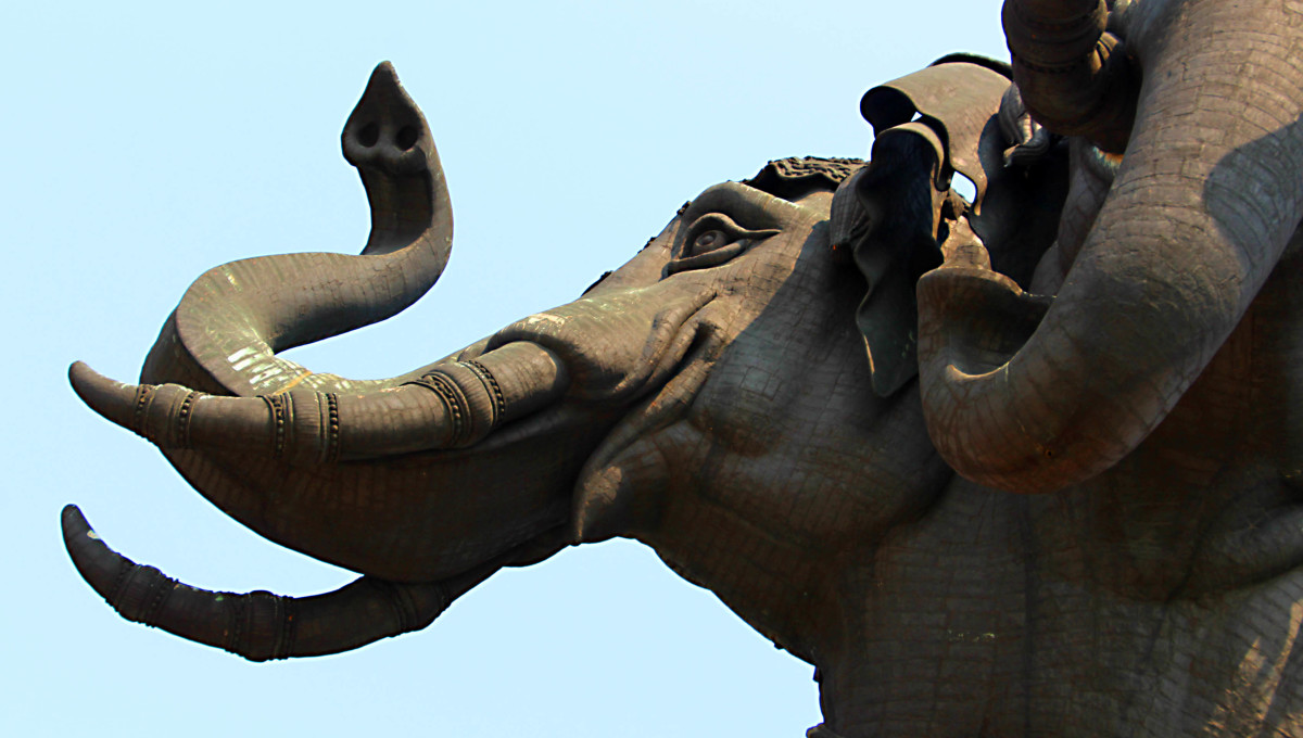 Thailand Pages; The Erawan Museum - Bangkok's Bizarre Three-Headed ...