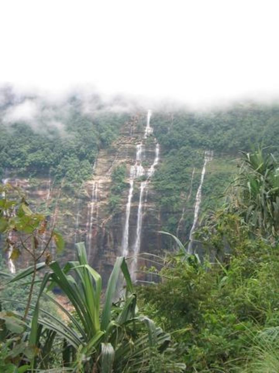 Where is the wettest place on Earth and what is its average rainfall ...