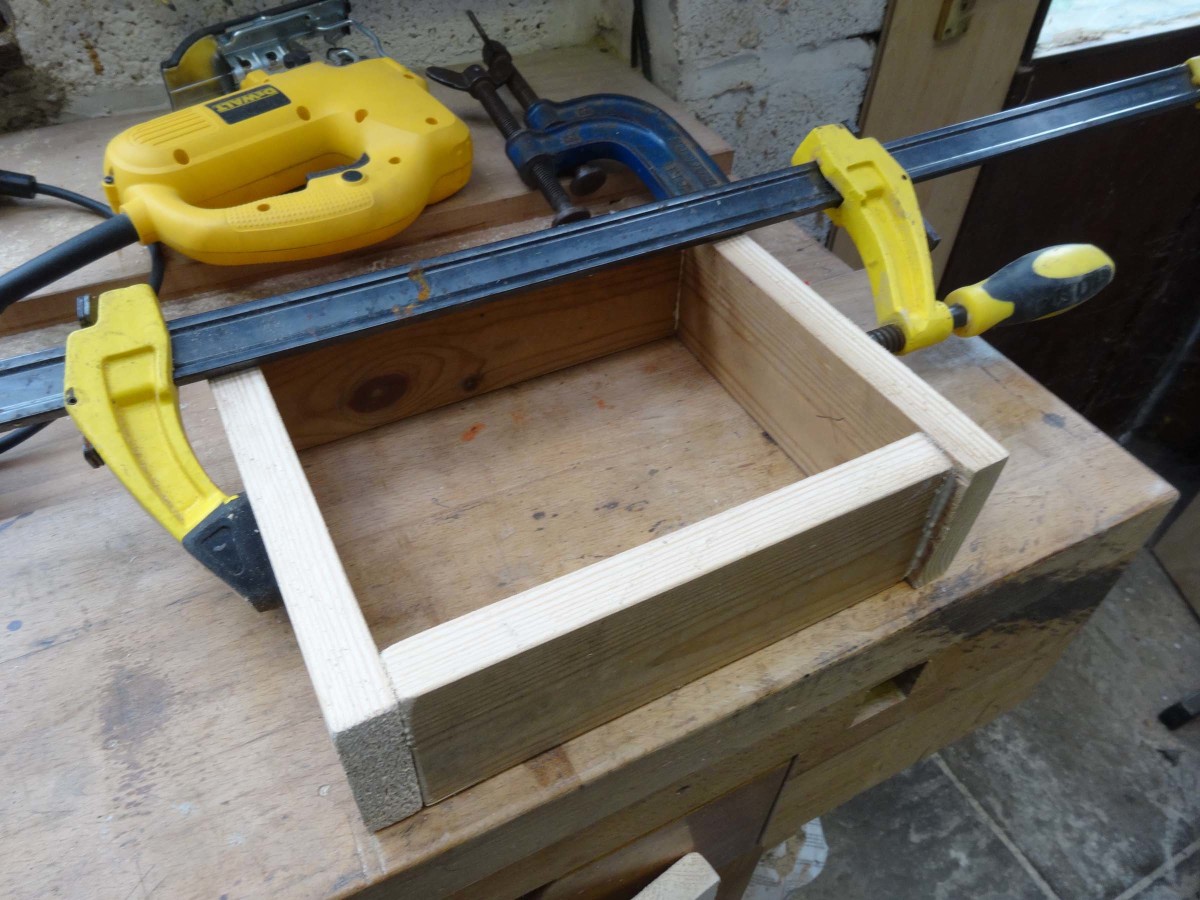 How To Make Space Saving Shelving Under an Open Kitchen Worktop - HubPages