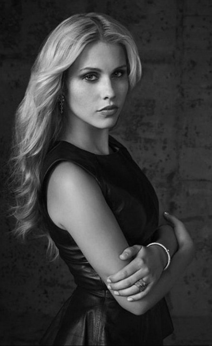 Famous Gothic and Vampire Women From TV and Movies - HubPages
