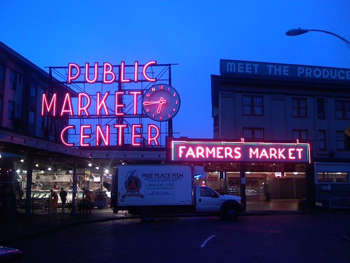 Team Work in Pike's Place Fish Market, Seattle - Choose Your Attitude ...