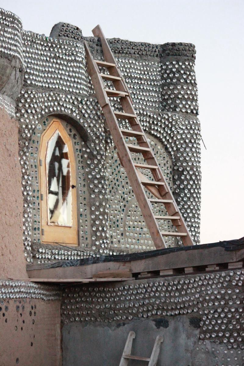 The Earthships of Taos, New Mexico: Space-Age Design in Environmentally ...