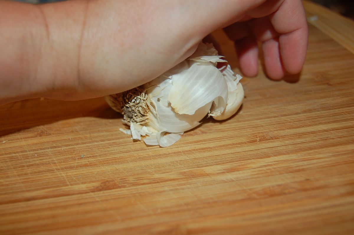 How to Dry Garlic to Make Homemade Garlic Powder - HubPages